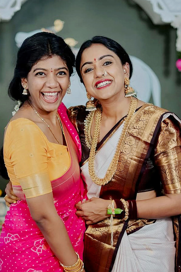 వితికా షెరు చెల్లిని చూశారా? భర్తతో గృహప్రవేశం (ఫోటోలు) | vithika sheru sister Krithikasheru ...